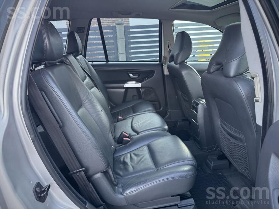 Grey Volvo XC90 2005 in Jelgava, with an engine capacity of 2.40 L and mileage of 377 thousand km for 3800 €, photo 12 on AUTOMOTO.COM.LV