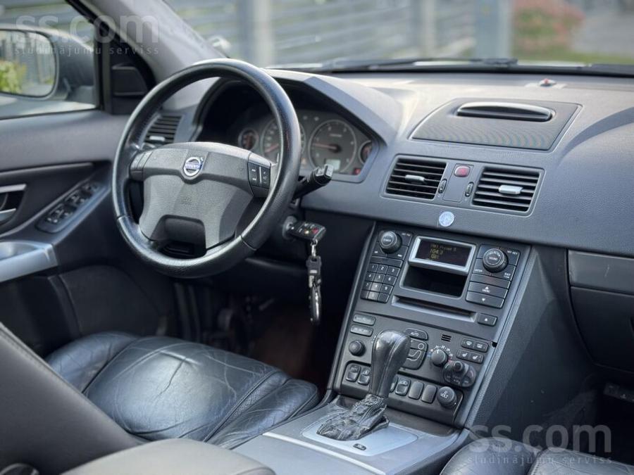 Grey Volvo XC90 2005 in Jelgava, with an engine capacity of 2.40 L and mileage of 377 thousand km for 3800 €, photo 15 on AUTOMOTO.COM.LV