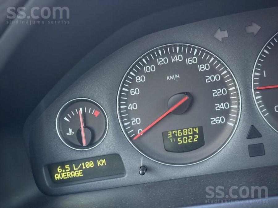 Grey Volvo XC90 2005 in Jelgava, with an engine capacity of 2.40 L and mileage of 377 thousand km for 3800 €, photo 16 on AUTOMOTO.COM.LV