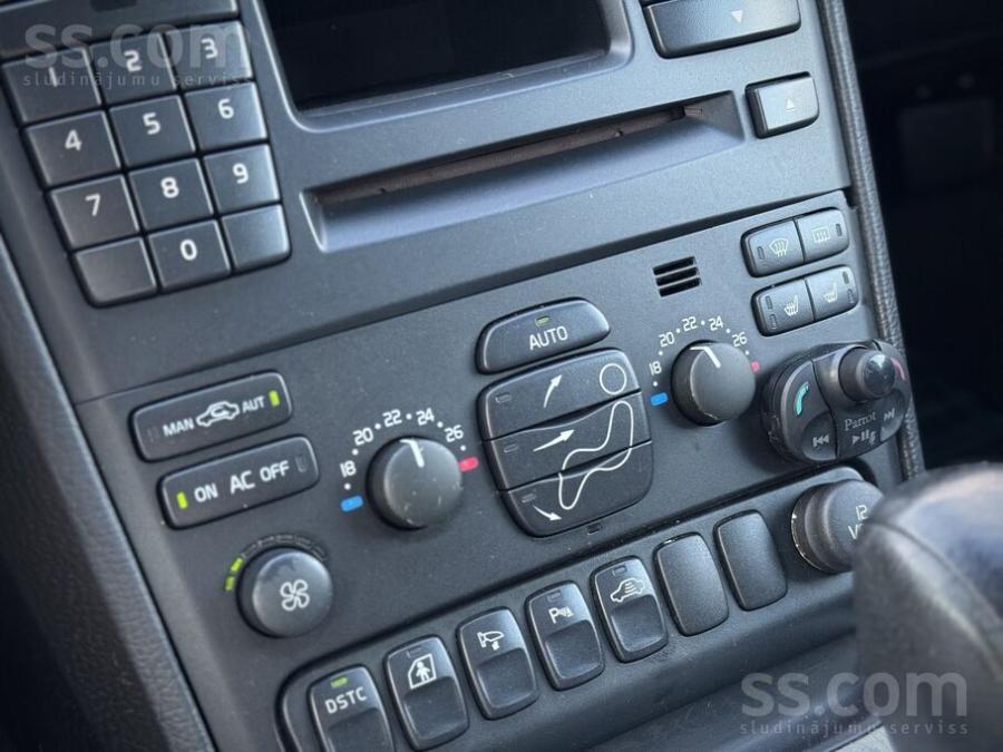 Grey Volvo XC90 2005 in Jelgava, with an engine capacity of 2.40 L and mileage of 377 thousand km for 3800 €, photo 17 on AUTOMOTO.COM.LV