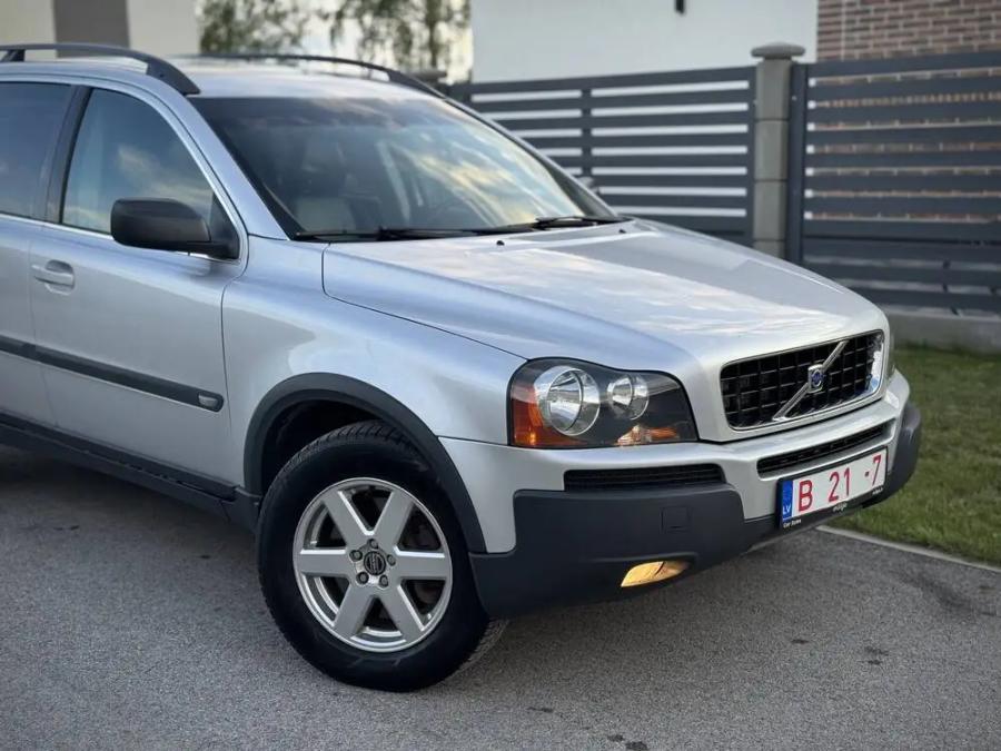 Pelēks Volvo XC90 2005 Jelgava, ar dzinēja tilpumu 2.40 L un nobraukumu 377 tūkst. km par 3800 €, foto 7 vietnē AUTOMOTO.COM.LV