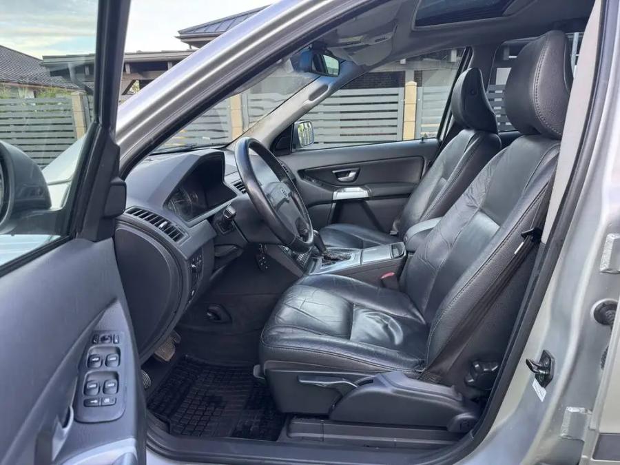 Pelēks Volvo XC90 2005 Jelgava, ar dzinēja tilpumu 2.40 L un nobraukumu 377 tūkst. km par 3800 €, foto 10 vietnē AUTOMOTO.COM.LV