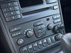 Pelēks Volvo XC90 2005 Jelgava, ar dzinēja tilpumu 2.40 L un nobraukumu 377 tūkst. km par 3800 €, foto 17 vietnē AUTOMOTO.COM.LV