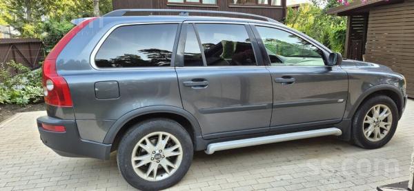 Grey Volvo XC90 2005 in Riga, with an engine capacity of 2.40 L and mileage of 394 thousand km for 4200 €, photo 5 on AUTOMOTO.COM.LV