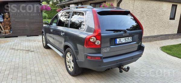 Grey Volvo XC90 2005 in Riga, with an engine capacity of 2.40 L and mileage of 394 thousand km for 4200 €, photo 7 on AUTOMOTO.COM.LV