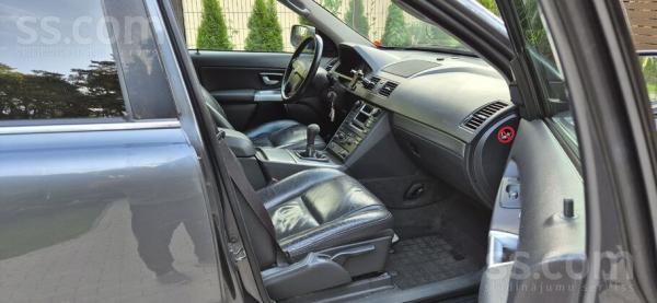 Grey Volvo XC90 2005 in Riga, with an engine capacity of 2.40 L and mileage of 394 thousand km for 4200 €, photo 9 on AUTOMOTO.COM.LV