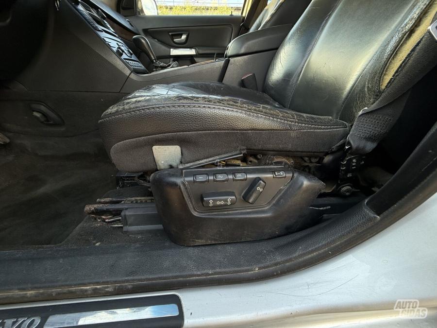 Grey Volvo XC90 2005 in Vilnius, with an engine capacity of 2.40 L and mileage of 480 thousand km for 3100 €, photo 13 on AUTOMOTO.COM.LV