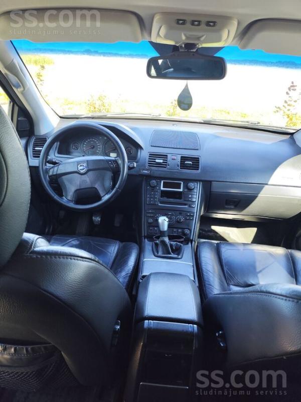 Grey Volvo XC90 2005 in Rezekne, with an engine capacity of 2.40 L and mileage of 367 thousand km for 4250 €, photo 10 on AUTOMOTO.COM.LV
