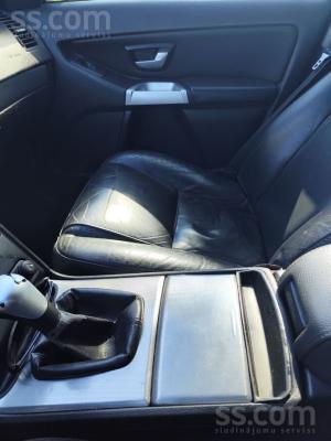 Pelēks Volvo XC90 2005 Rēzekne, ar dzinēja tilpumu 2.40 L un nobraukumu 367 tūkst. km par 4250 €, foto 12 vietnē AUTOMOTO.COM.LV