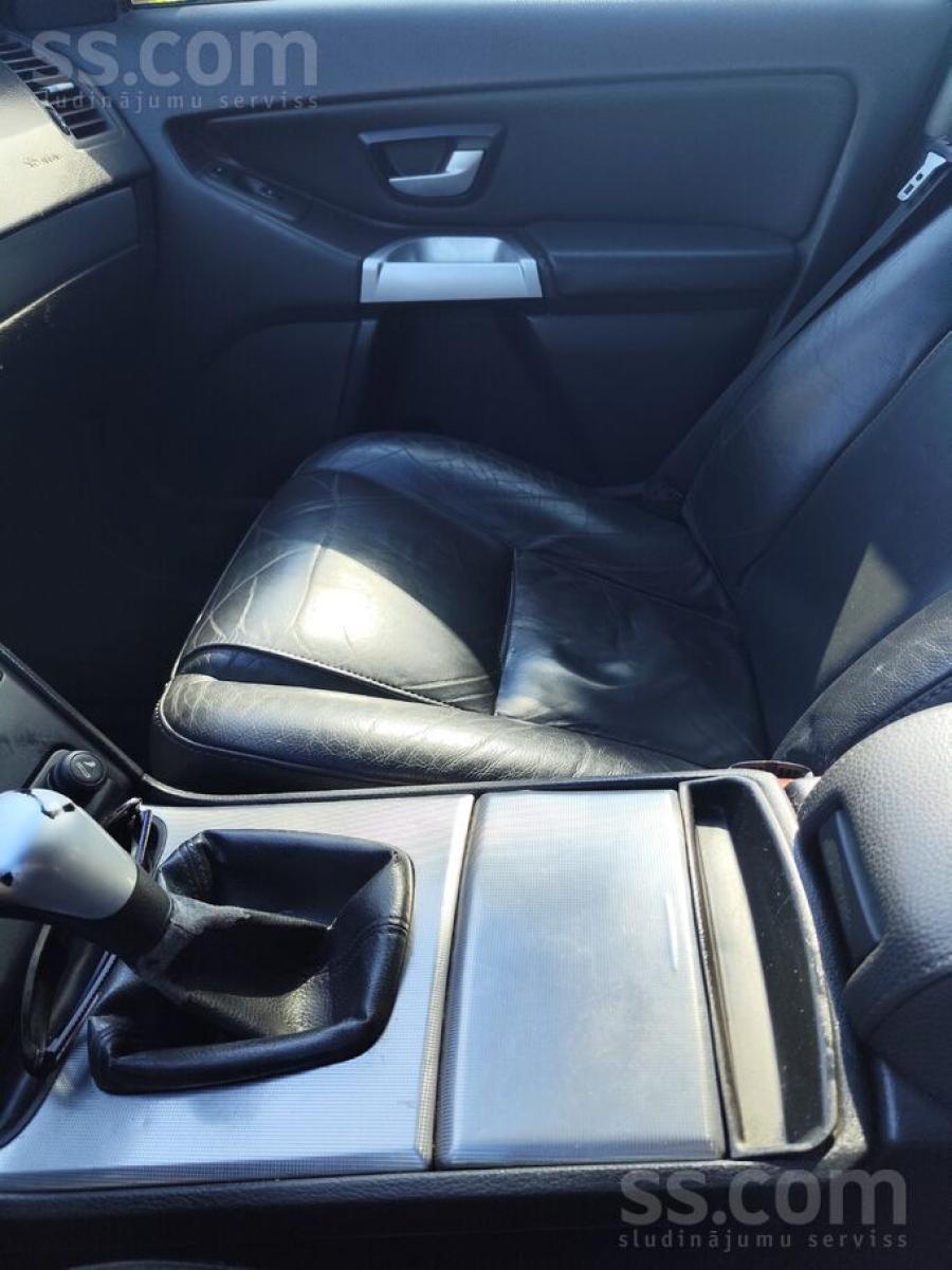 Pelēks Volvo XC90 2005 Rēzekne, ar dzinēja tilpumu 2.40 L un nobraukumu 367 tūkst. km par 4250 €, foto 12 vietnē AUTOMOTO.COM.LV