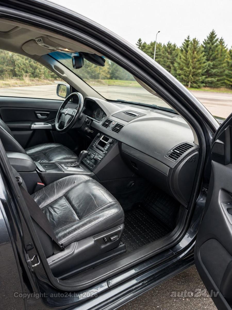 Pelēks Volvo XC90 2005 Tallina, ar dzinēja tilpumu 2.40 L un nobraukumu 400 tūkst. km par 3499 €, foto 8 vietnē AUTOMOTO.COM.LV