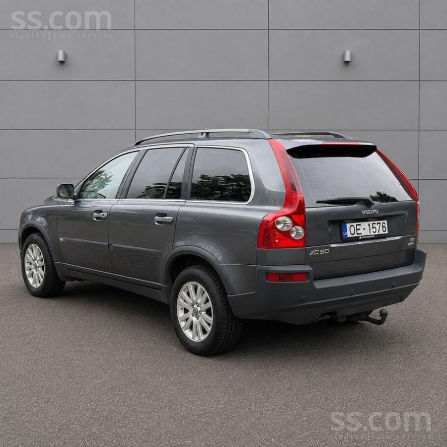 Grey Volvo XC90 2005 in Riga, with an engine capacity of 2.40 L and mileage of 361 thousand km for 5500 €, photo 5 on AUTOMOTO.COM.LV