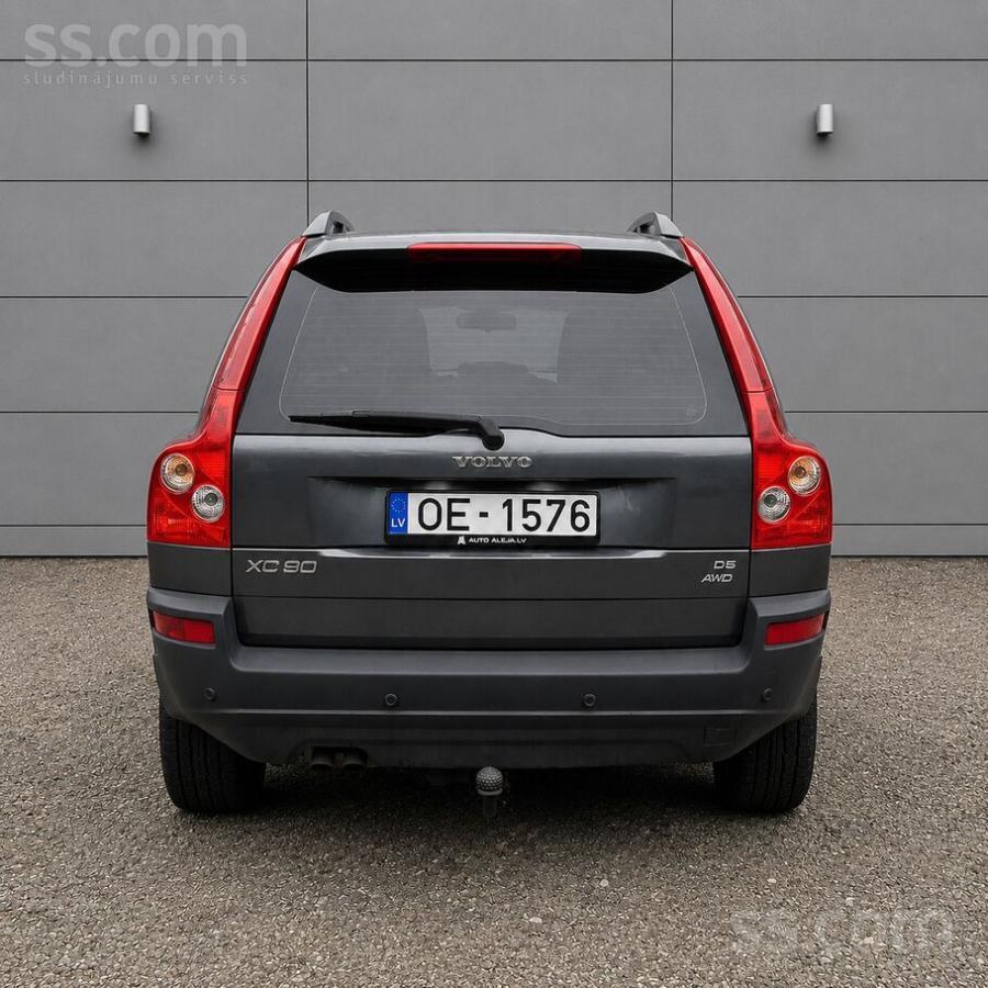 Grey Volvo XC90 2005 in Riga, with an engine capacity of 2.40 L and mileage of 361 thousand km for 5500 €, photo 6 on AUTOMOTO.COM.LV
