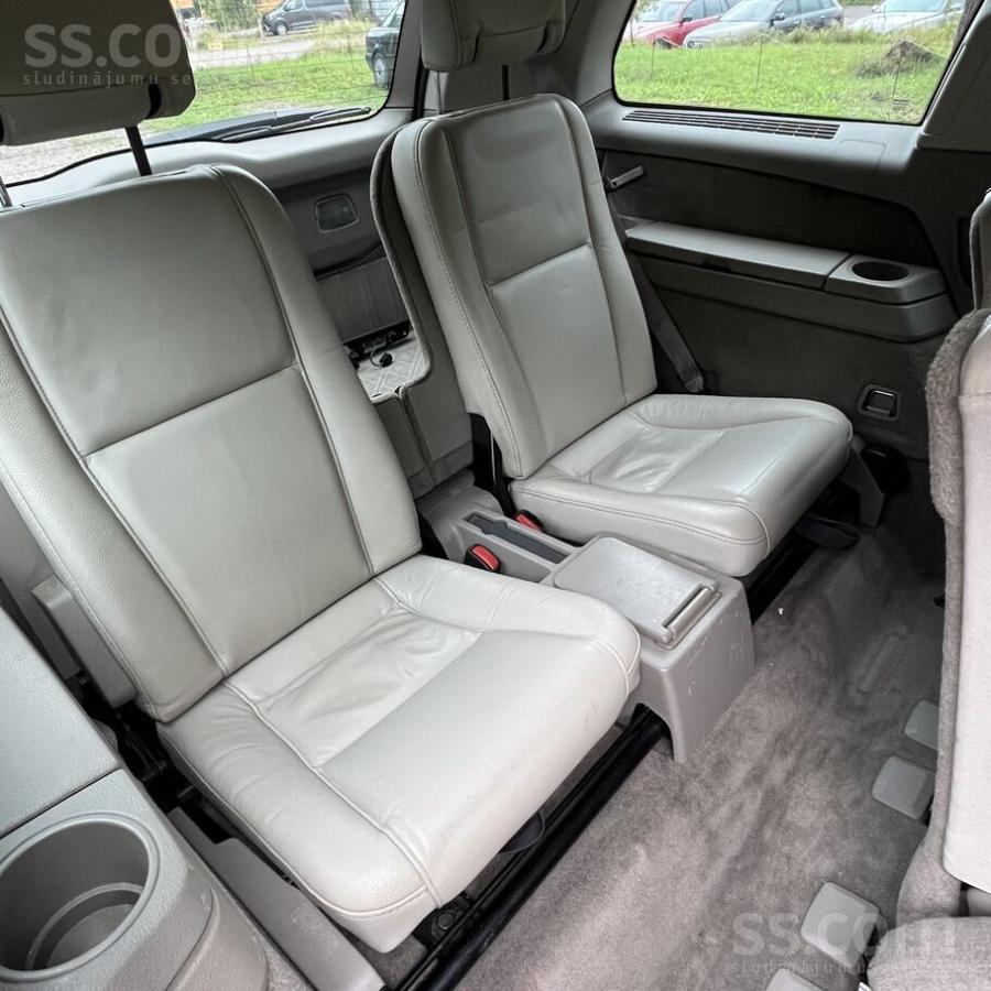 Grey Volvo XC90 2005 in Riga, with an engine capacity of 2.40 L and mileage of 361 thousand km for 5500 €, photo 11 on AUTOMOTO.COM.LV
