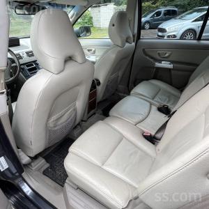 Grey Volvo XC90 2005 in Riga, with an engine capacity of 2.40 L and mileage of 361 thousand km for 5500 €, photo 14 on AUTOMOTO.COM.LV