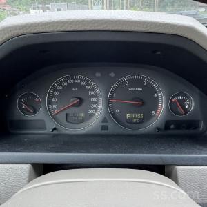 Grey Volvo XC90 2005 in Riga, with an engine capacity of 2.40 L and mileage of 361 thousand km for 5500 €, photo 17 on AUTOMOTO.COM.LV