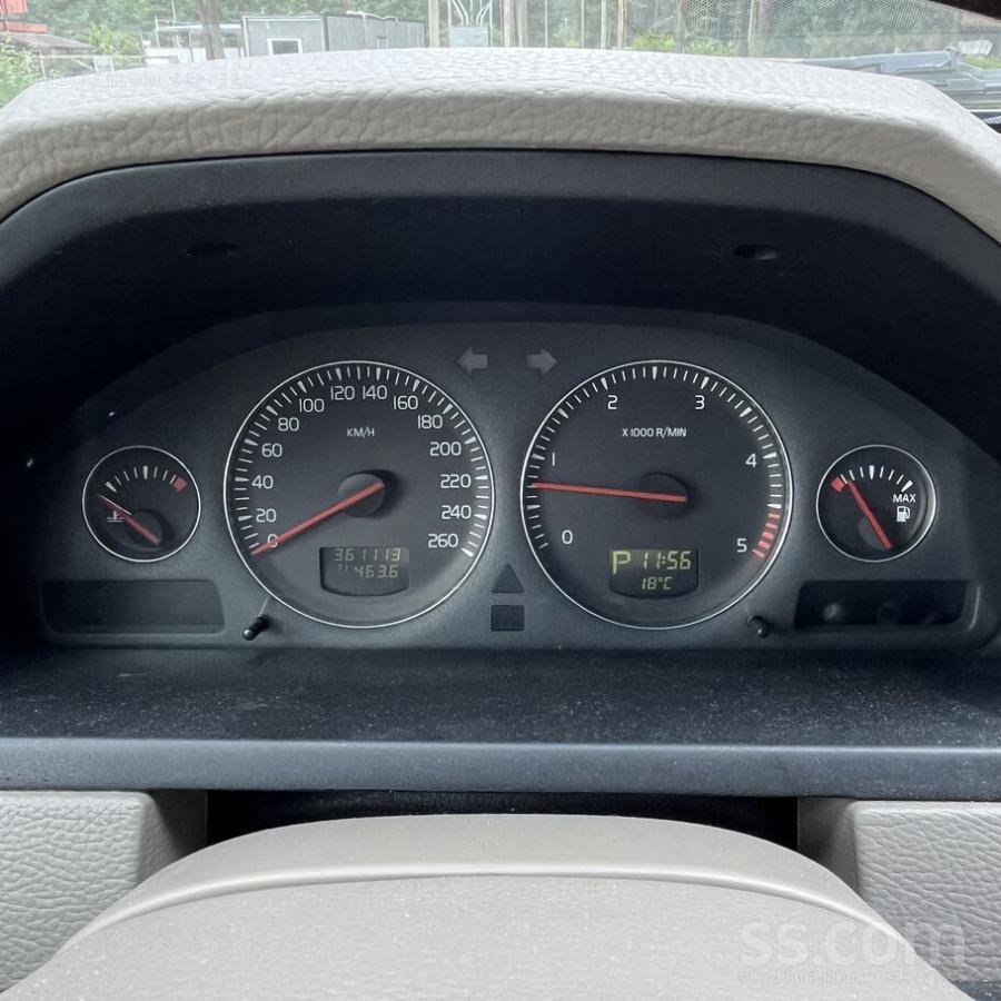 Grey Volvo XC90 2005 in Riga, with an engine capacity of 2.40 L and mileage of 361 thousand km for 5500 €, photo 17 on AUTOMOTO.COM.LV