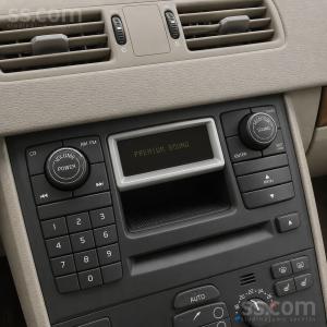 Grey Volvo XC90 2005 in Riga, with an engine capacity of 2.40 L and mileage of 361 thousand km for 5500 €, photo 19 on AUTOMOTO.COM.LV