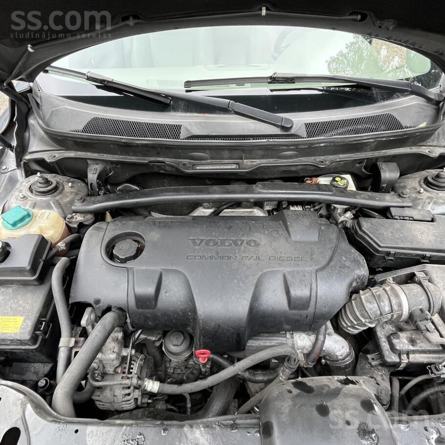 Grey Volvo XC90 2005 in Riga, with an engine capacity of 2.40 L and mileage of 361 thousand km for 5500 €, photo 21 on AUTOMOTO.COM.LV