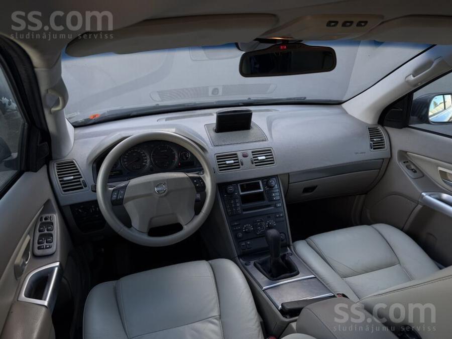 Grey Volvo XC90 2005 in Jelgava, with an engine capacity of 2.40 L and mileage of 0 thousand km for 3400 €, photo 8 on AUTOMOTO.COM.LV