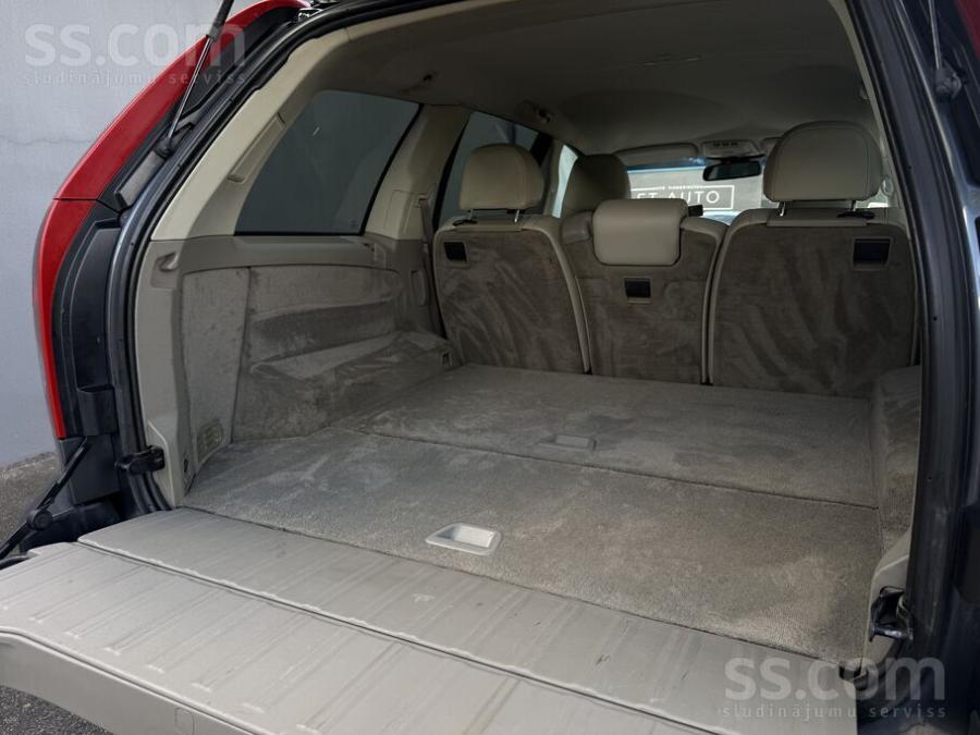 Grey Volvo XC90 2005 in Jelgava, with an engine capacity of 2.40 L and mileage of 0 thousand km for 3400 €, photo 12 on AUTOMOTO.COM.LV