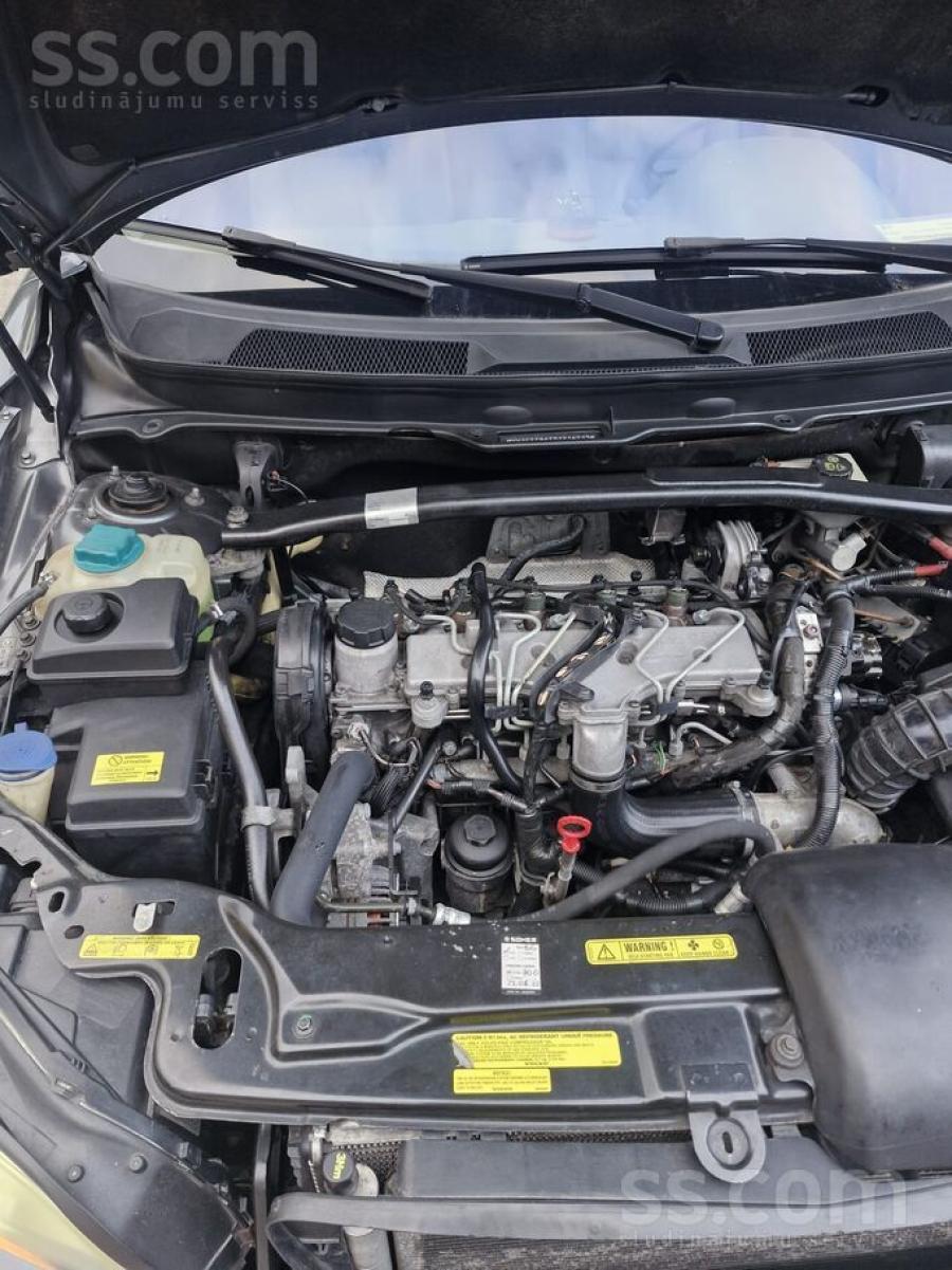 Pelēks Volvo XC90 2005 Rīga, ar dzinēja tilpumu 2.40 L un nobraukumu 411 tūkst. km par 2000 €, foto 4 vietnē AUTOMOTO.COM.LV
