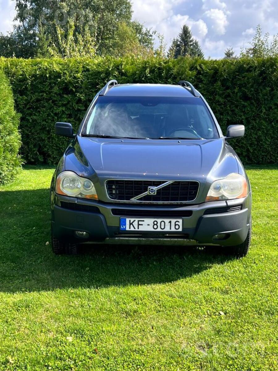 Grey Volvo XC90 2005 in Bauska, with an engine capacity of 2.40 L and mileage of 482 thousand km for 1950 €, photo 1 on AUTOMOTO.COM.LV