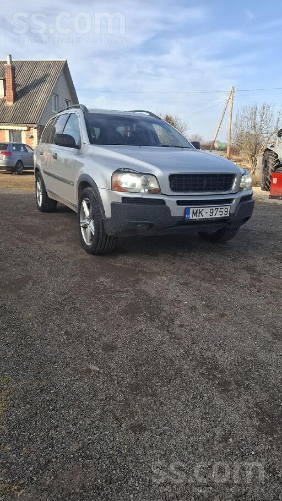Grey Volvo XC90 2005 in Riga, with an engine capacity of 2.40 L and mileage of 379 thousand km for 3600 €, photo 1 on AUTOMOTO.COM.LV