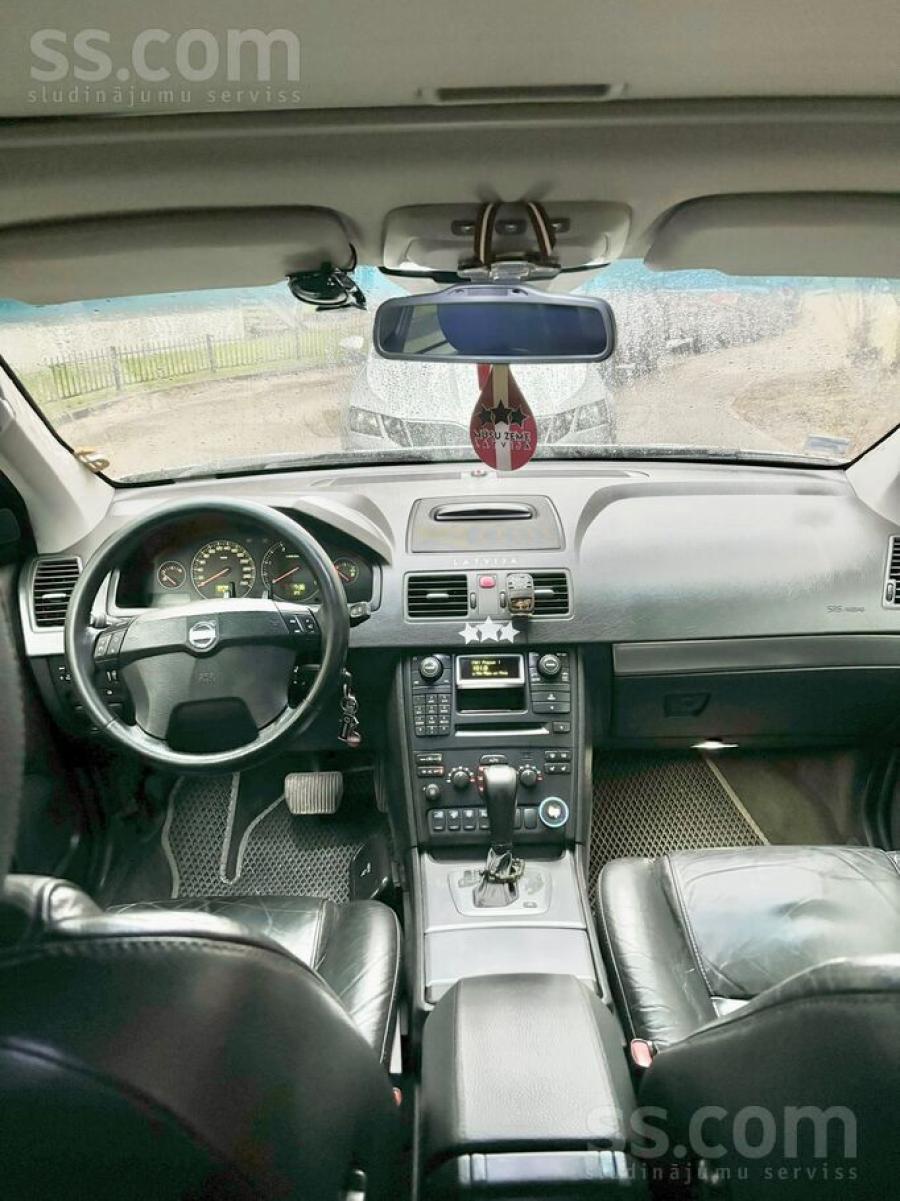 Grey Volvo XC90 2005 in Riga, with an engine capacity of 2.40 L and mileage of 379 thousand km for 3600 €, photo 5 on AUTOMOTO.COM.LV