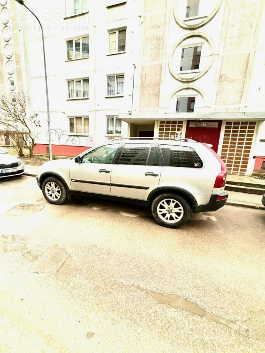 Grey Volvo XC90 2005 in Riga, with an engine capacity of 2.40 L and mileage of 379 thousand km for 3600 €, photo 7 on AUTOMOTO.COM.LV