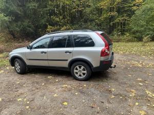 Grey Volvo XC90 2005 in Vilnius, with an engine capacity of 2.40 L and mileage of 279 thousand km for 4990 €, photo 4 on AUTOMOTO.COM.LV
