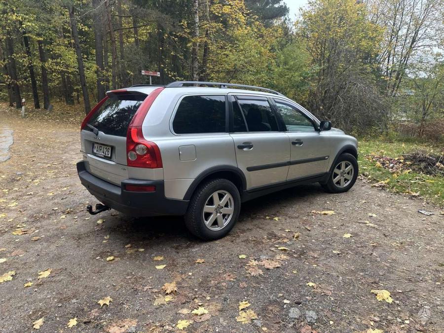 Grey Volvo XC90 2005 in Vilnius, with an engine capacity of 2.40 L and mileage of 279 thousand km for 4990 €, photo 5 on AUTOMOTO.COM.LV