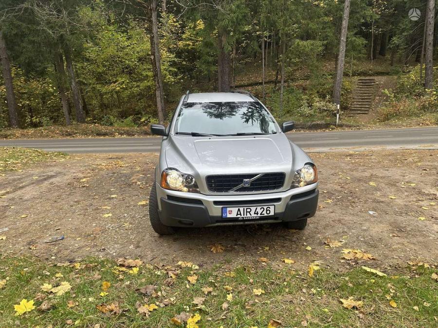 Grey Volvo XC90 2005 in Vilnius, with an engine capacity of 2.40 L and mileage of 279 thousand km for 4990 €, photo 8 on AUTOMOTO.COM.LV