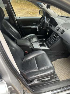 Grey Volvo XC90 2005 in Vilnius, with an engine capacity of 2.40 L and mileage of 279 thousand km for 4990 €, photo 14 on AUTOMOTO.COM.LV