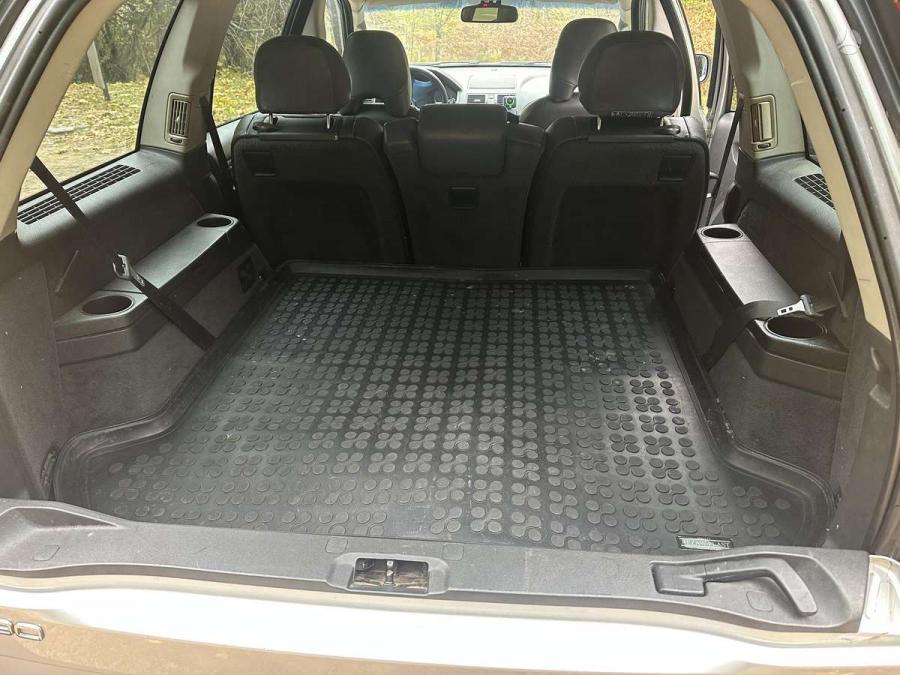 Grey Volvo XC90 2005 in Vilnius, with an engine capacity of 2.40 L and mileage of 279 thousand km for 4990 €, photo 18 on AUTOMOTO.COM.LV