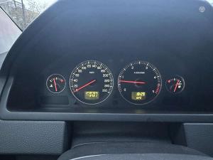 Grey Volvo XC90 2005 in Vilnius, with an engine capacity of 2.40 L and mileage of 279 thousand km for 4990 €, photo 19 on AUTOMOTO.COM.LV