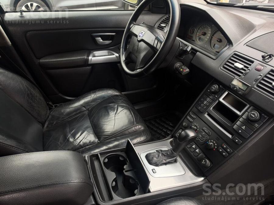 Pelēks Volvo XC90 2005 Rīga, ar dzinēja tilpumu 2.40 L un nobraukumu 410 tūkst. km par 3200 €, foto 13 vietnē AUTOMOTO.COM.LV
