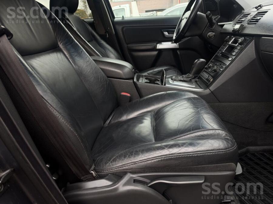 Pelēks Volvo XC90 2005 Rīga, ar dzinēja tilpumu 2.40 L un nobraukumu 410 tūkst. km par 3200 €, foto 14 vietnē AUTOMOTO.COM.LV