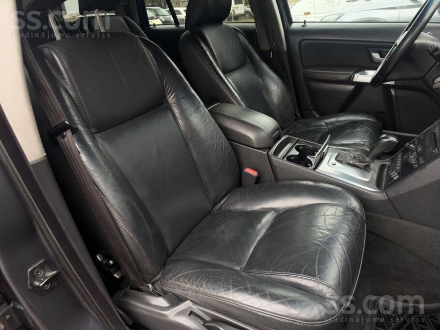 Pelēks Volvo XC90 2005 Rīga, ar dzinēja tilpumu 2.40 L un nobraukumu 410 tūkst. km par 3200 €, foto 15 vietnē AUTOMOTO.COM.LV