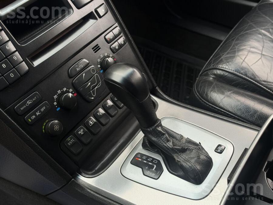 Pelēks Volvo XC90 2005 Rīga, ar dzinēja tilpumu 2.40 L un nobraukumu 410 tūkst. km par 3200 €, foto 22 vietnē AUTOMOTO.COM.LV