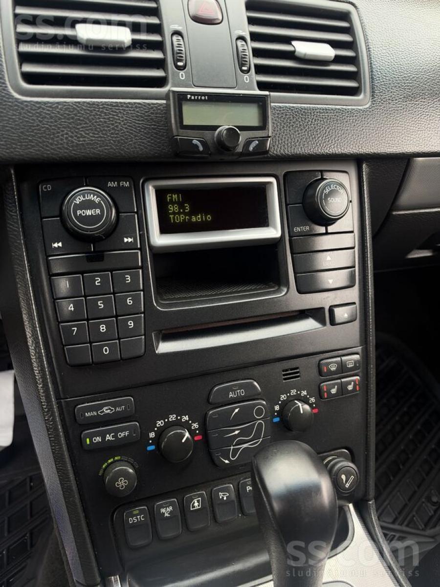 Pelēks Volvo XC90 2005 Rīga, ar dzinēja tilpumu 2.40 L un nobraukumu 410 tūkst. km par 3200 €, foto 23 vietnē AUTOMOTO.COM.LV