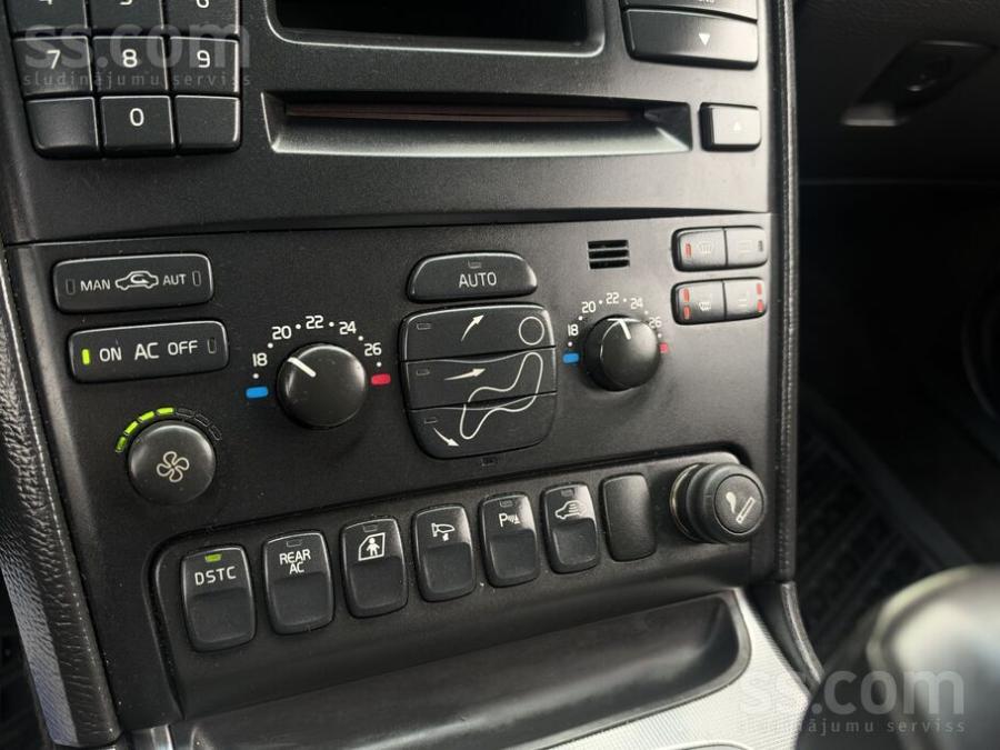 Pelēks Volvo XC90 2005 Rīga, ar dzinēja tilpumu 2.40 L un nobraukumu 410 tūkst. km par 3200 €, foto 24 vietnē AUTOMOTO.COM.LV