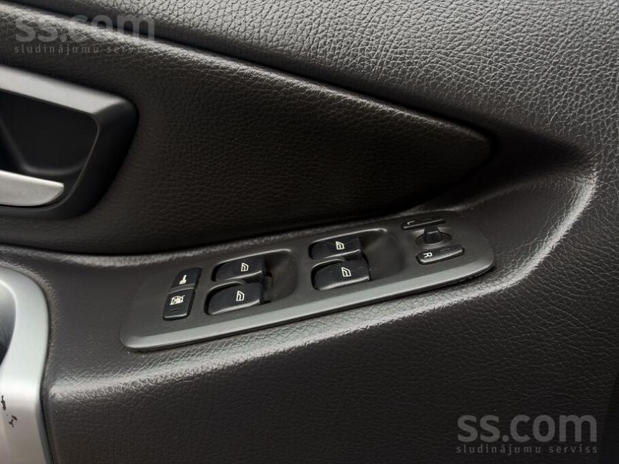 Pelēks Volvo XC90 2005 Rīga, ar dzinēja tilpumu 2.40 L un nobraukumu 410 tūkst. km par 3200 €, foto 25 vietnē AUTOMOTO.COM.LV