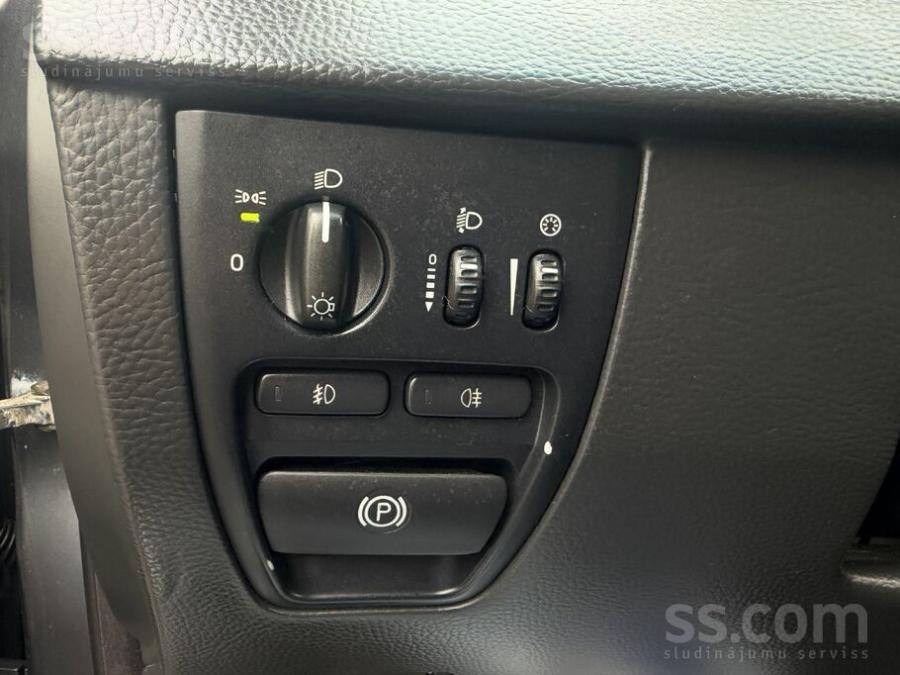 Pelēks Volvo XC90 2005 Rīga, ar dzinēja tilpumu 2.40 L un nobraukumu 410 tūkst. km par 3200 €, foto 26 vietnē AUTOMOTO.COM.LV