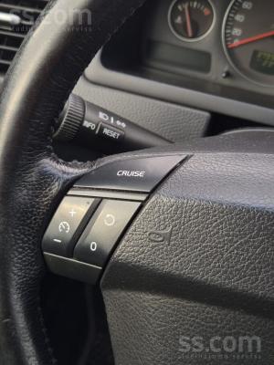 Pelēks Volvo XC90 2005 Rīga, ar dzinēja tilpumu 2.40 L un nobraukumu 374 tūkst. km par 4290 €, foto 18 vietnē AUTOMOTO.COM.LV
