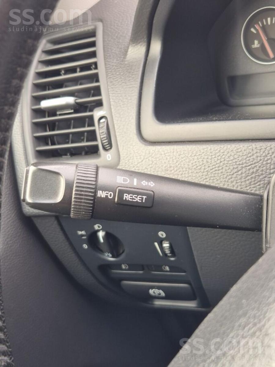 Pelēks Volvo XC90 2005 Rīga, ar dzinēja tilpumu 2.40 L un nobraukumu 374 tūkst. km par 4290 €, foto 20 vietnē AUTOMOTO.COM.LV