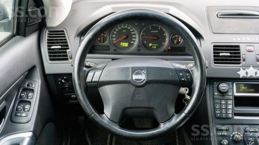 Pelēks Volvo XC90 2005 Rīga, ar dzinēja tilpumu 2.40 L un nobraukumu 374 tūkst. km par 4290 €, foto 15 vietnē AUTOMOTO.COM.LV