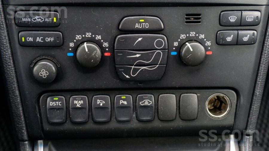 Pelēks Volvo XC90 2005 Rīga, ar dzinēja tilpumu 2.40 L un nobraukumu 374 tūkst. km par 4290 €, foto 16 vietnē AUTOMOTO.COM.LV