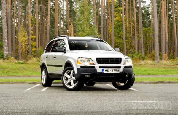 Grey Volvo XC90 2005 in Riga, with an engine capacity of 2.40 L and mileage of 374 thousand km for 4290 €, photo 3 on AUTOMOTO.COM.LV