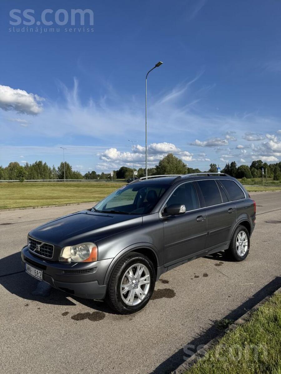 Pelēks Volvo XC90 2006 Ogre, ar dzinēja tilpumu 2.40 L un nobraukumu 303 tūkst. km par 5000 €, foto 1 vietnē AUTOMOTO.COM.LV